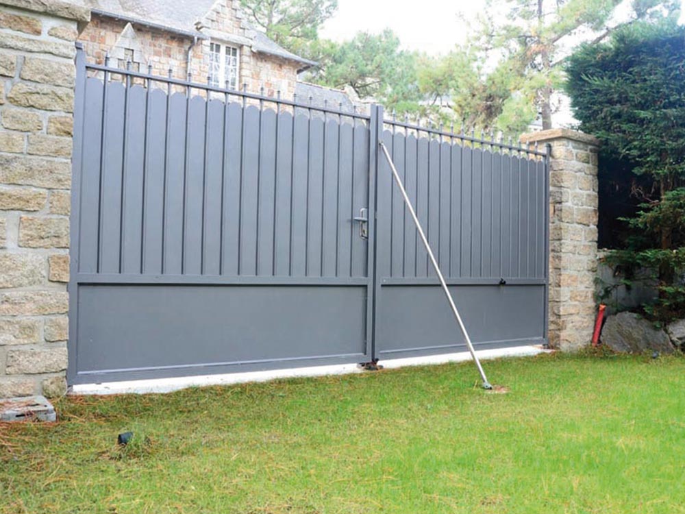 Fabrication et installation de portails sécurisés à Bollène dans le ...